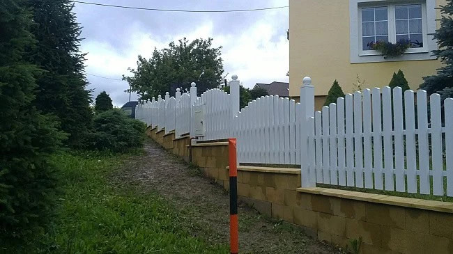 Plastové ploty a brány | Ampplast.sk